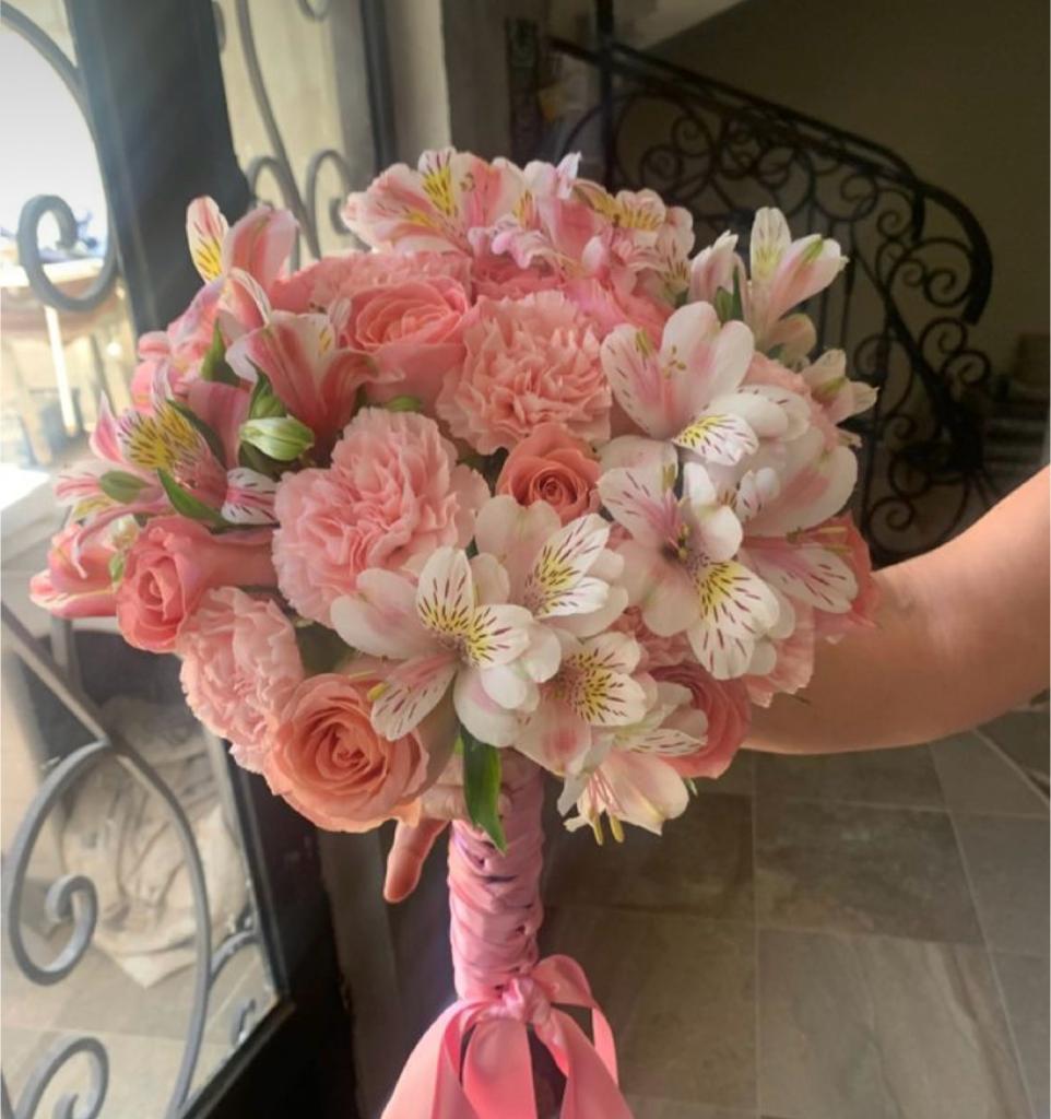 RAMO DE QUINCEAÑERA RFN13 – Rincón Floral